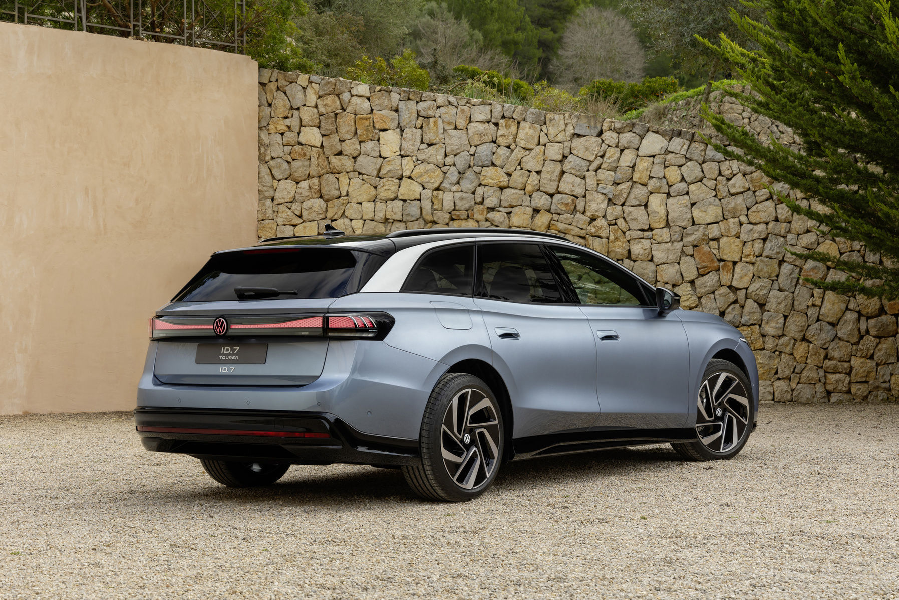 Noul ID.7 Tourer, primul break electric Volkswagen, a fost prezentat ...