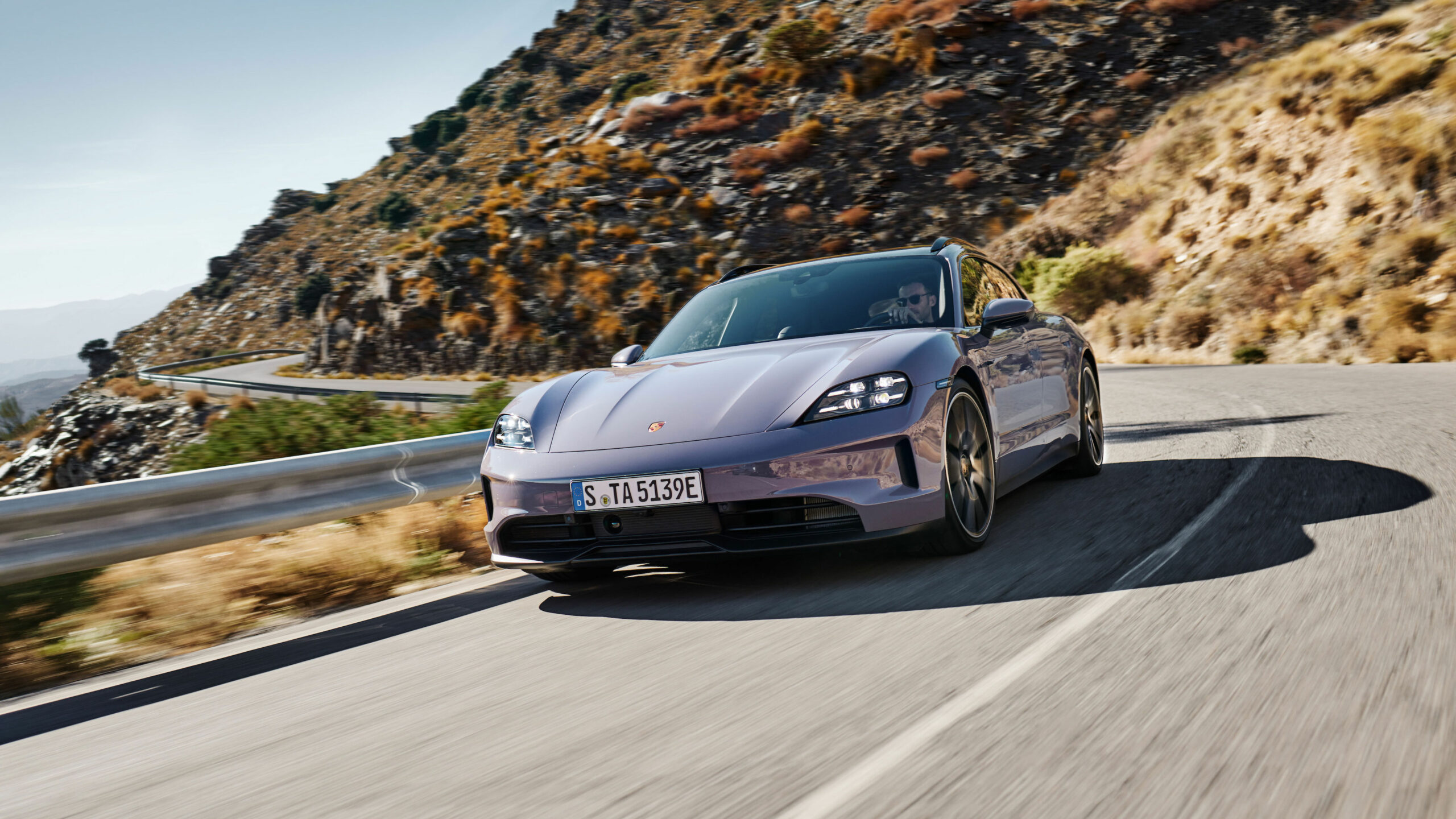 Porsche spune că noul Taycan este „îmbunătățit în aproape orice ...