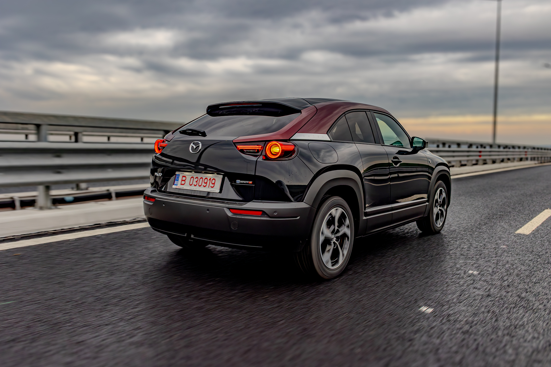 Test drive Mazda MX-30 Plug-In Hybrid - Motorul rotativ s-a întors