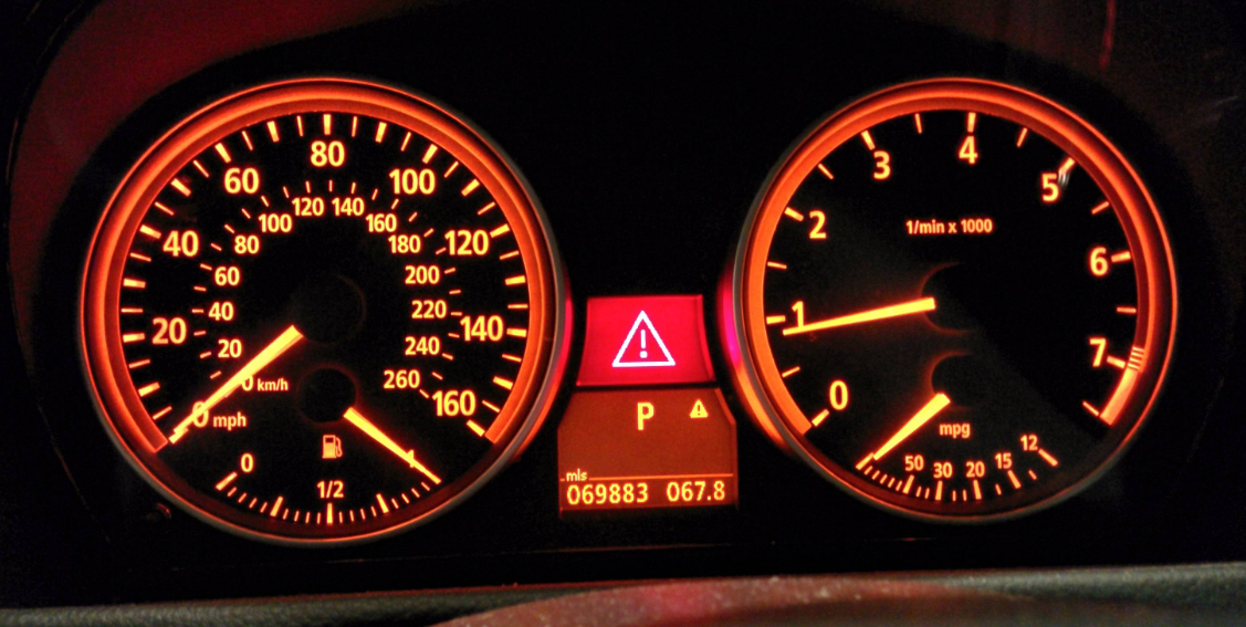 Ce reprezintă martorul de bord triunghi cu semnul exclamării roșu ...