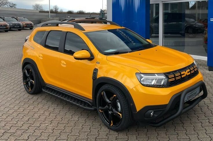 Dacia Duster 2 stârnește invidia cu o nuanță aprinsă de galben. Tuning ...