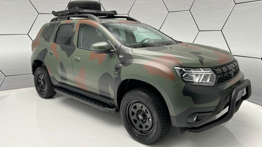 Dacia Duster ce pare pregătită pentru război. Cât costă SUV-ul după ...