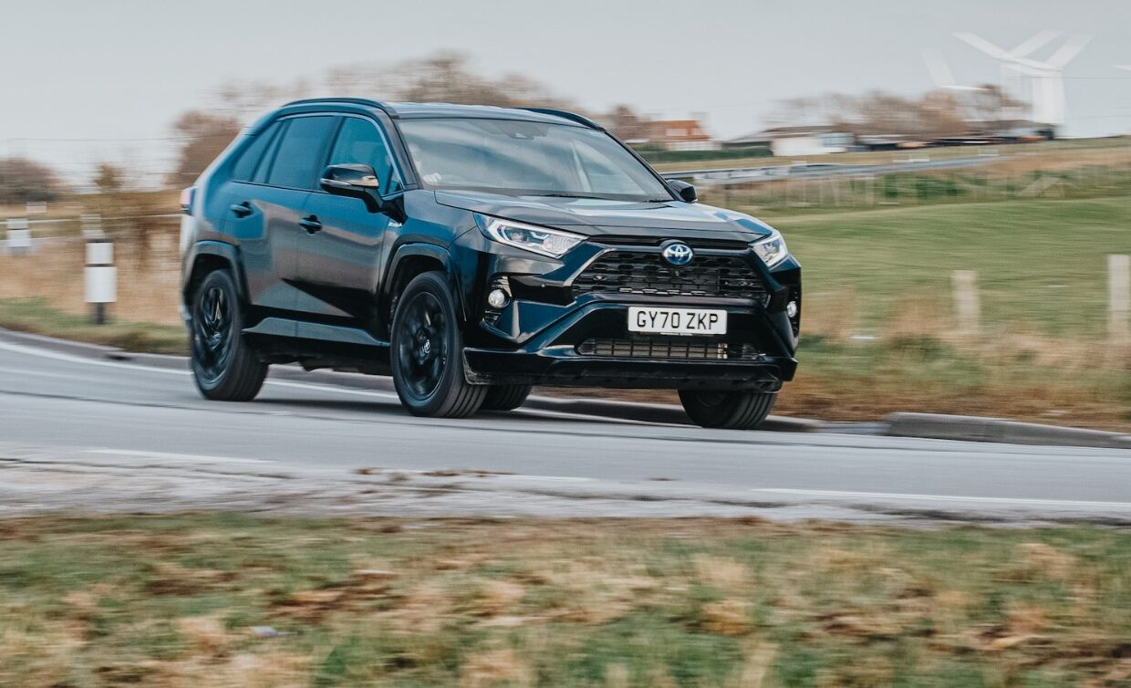 (P) Descoperă faimoasa Toyota RAV4: SUV-ul perfect pentru familia ta
