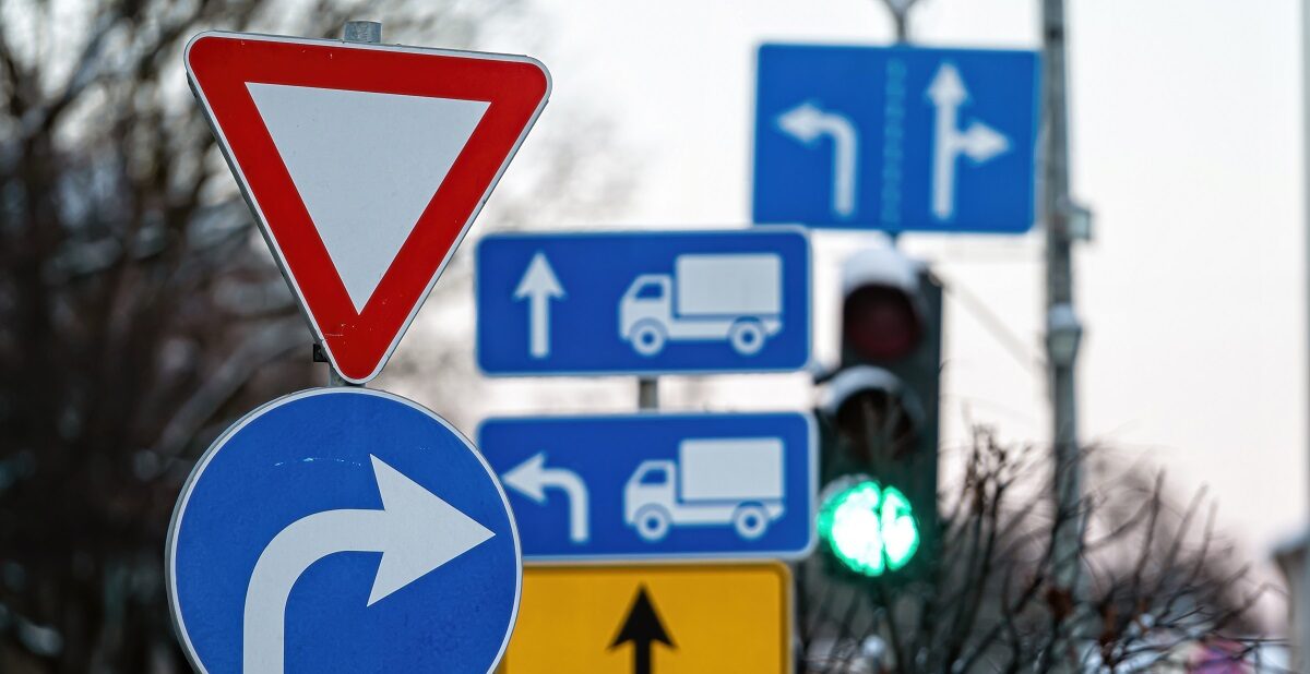 Se introduce un nou semn de circulație. Ce sunt cele 2 săgeți de ...