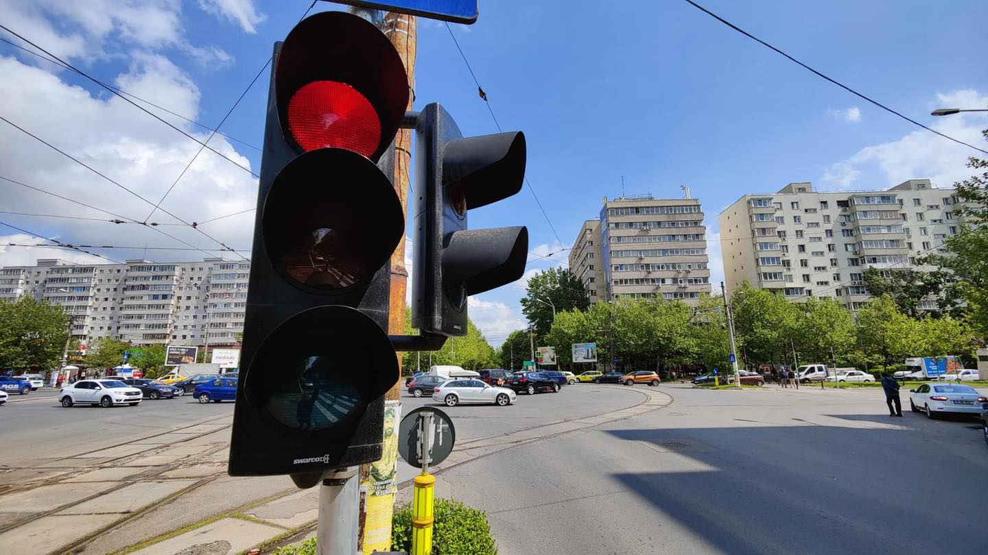 Bucureștiul are încă 8 intersecții inteligente. Unde au fost puse în ...