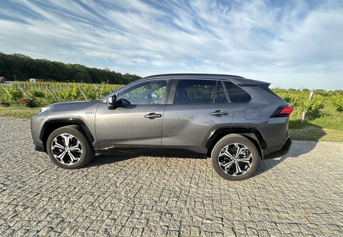 SUV-ul Suzuki Across în test drive: Eleganță și eficiență într-un ...