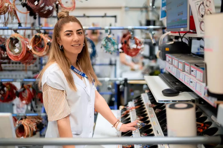 Fabrica de cablaje auto LEONI Bistrița – cel mai mare angajator al ...