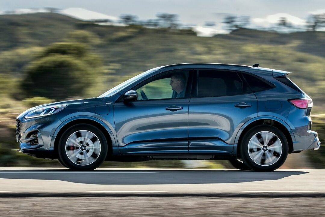 Noul Ford Kuga este mai ieftin decât varianta precedentă. Cât costă cea ...