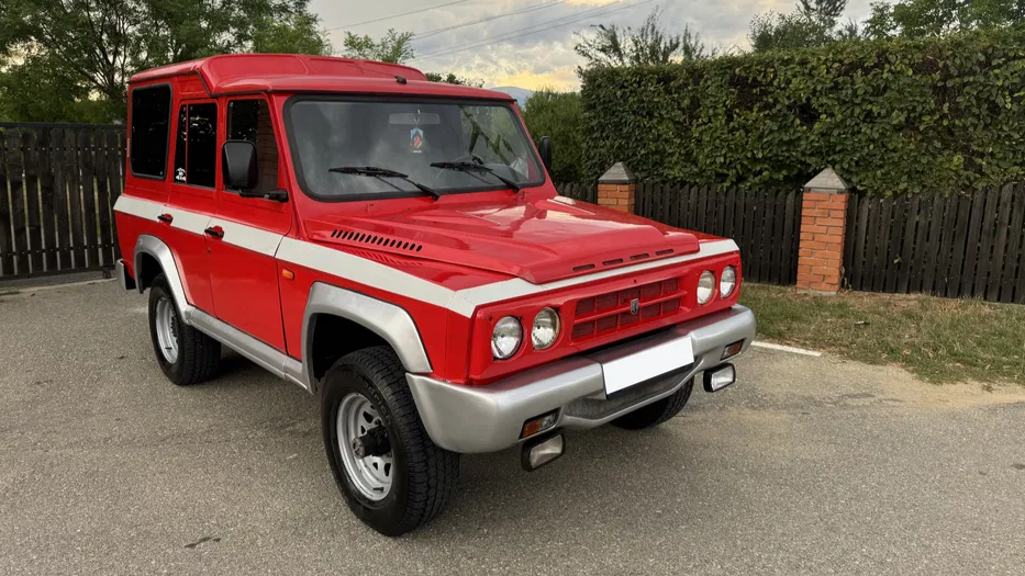 ARO 246 în stare perfectă, de vânzare în România. Cât costă SUV-ul ...