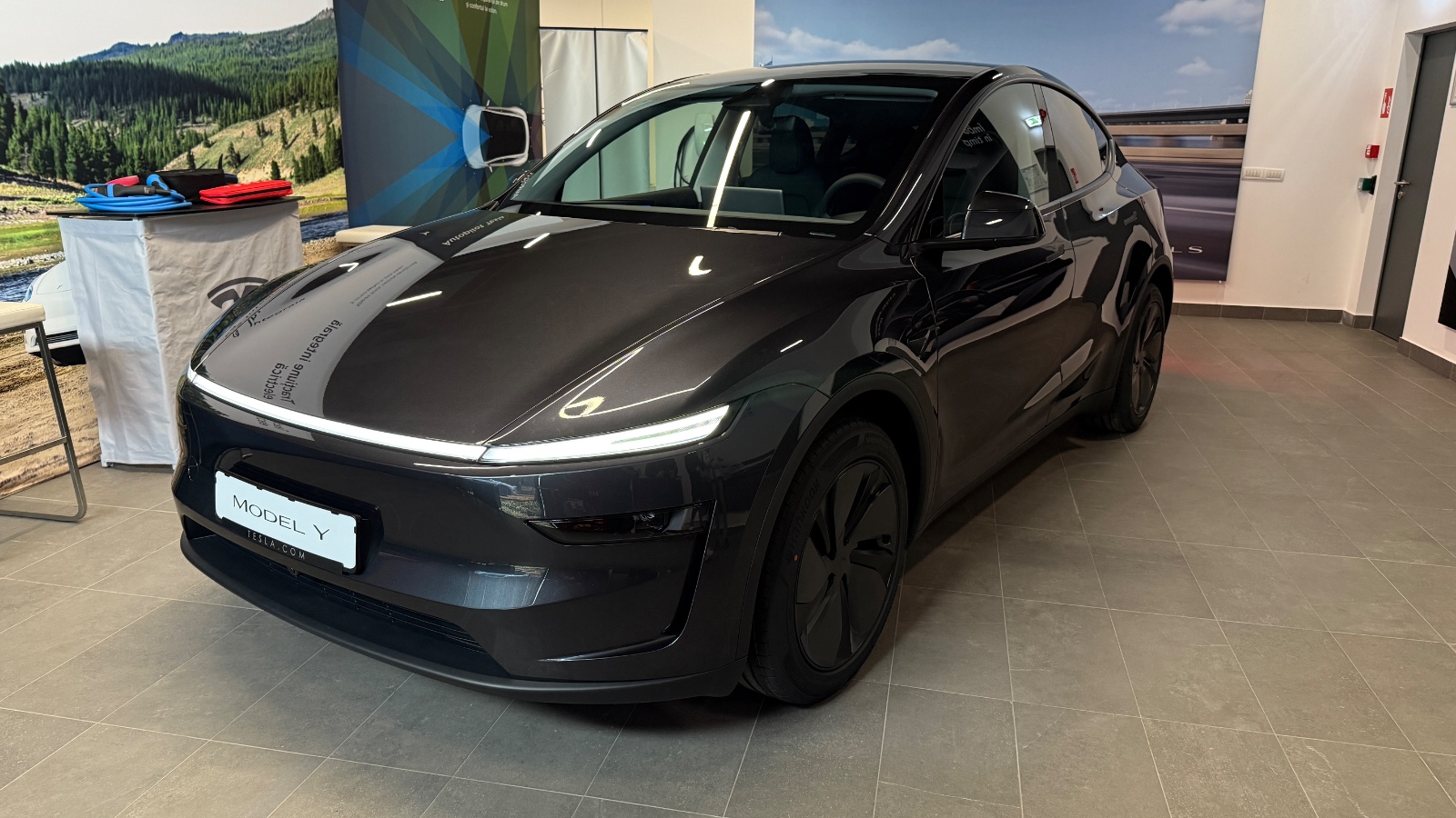Noua Tesla Model Y a ajuns în România. Iată ce noutăți aduce facelift ...
