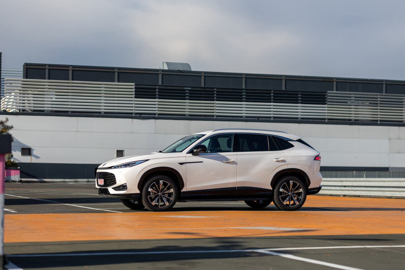 Test Drive cu noul MG EHS - PHEV-ul revine cu mai multe dotări și peste ...