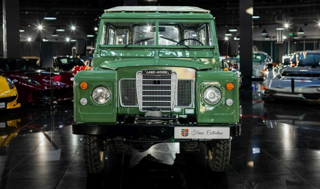 Land Rover Defender 88 Seria III - Un icon al industriei auto britanice