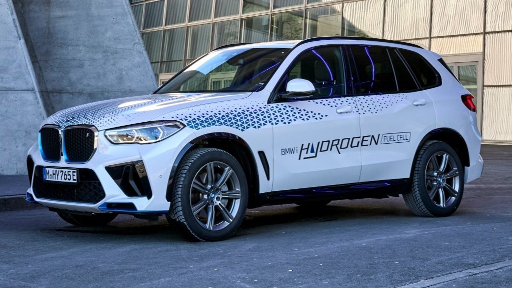 Primul BMW de serie alimentat cu hidrogen va intra în producție în 2028