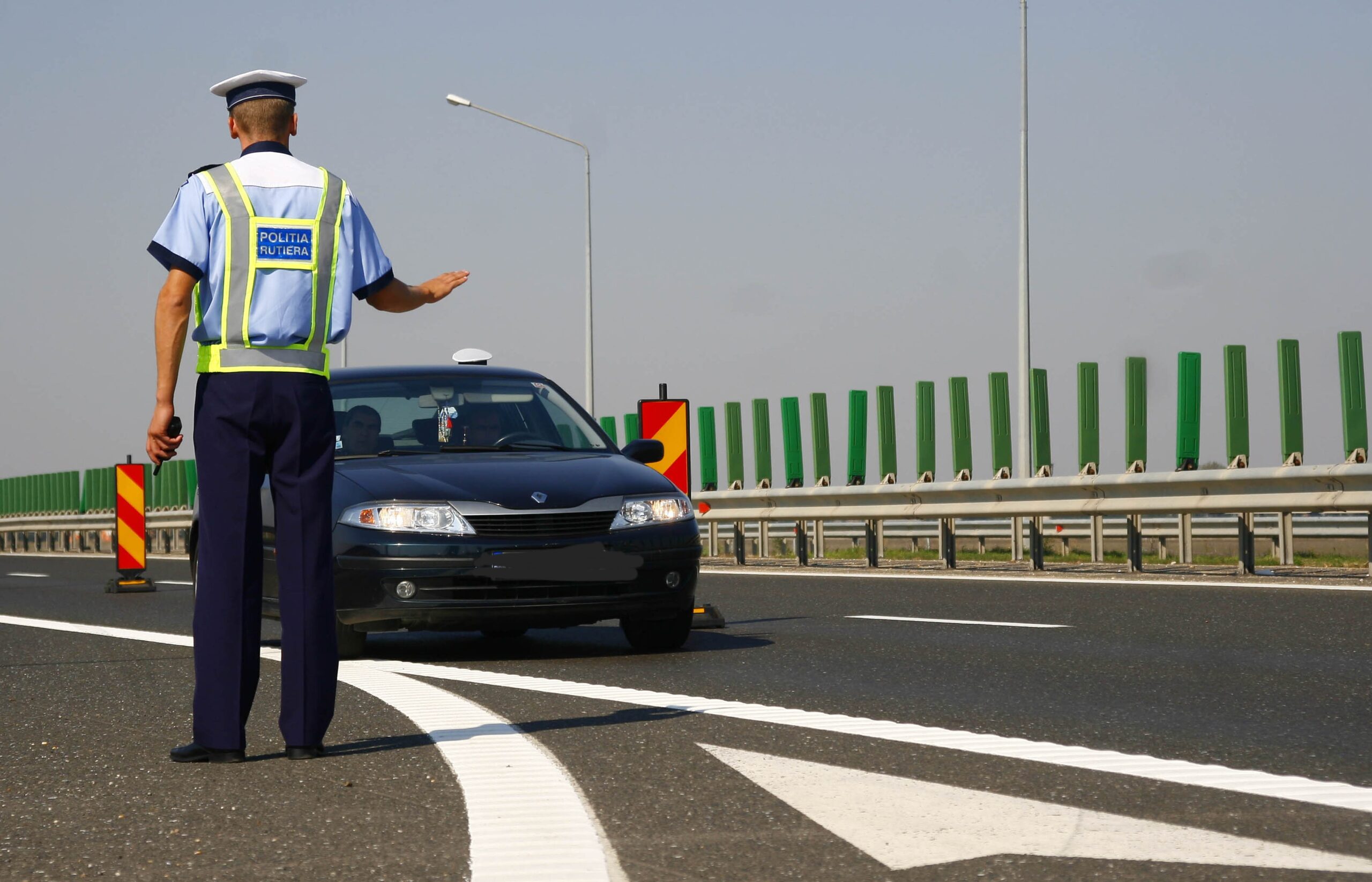 Noul Cod Rutier 2025: Ce poate face polițistul dacă nu semnezi amenda?