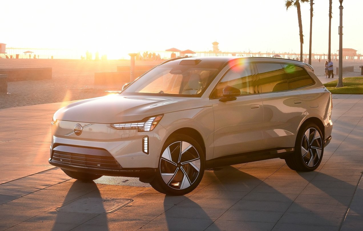 Volvo recheamă în service peste 400.000 de automobile. Care este cauza?