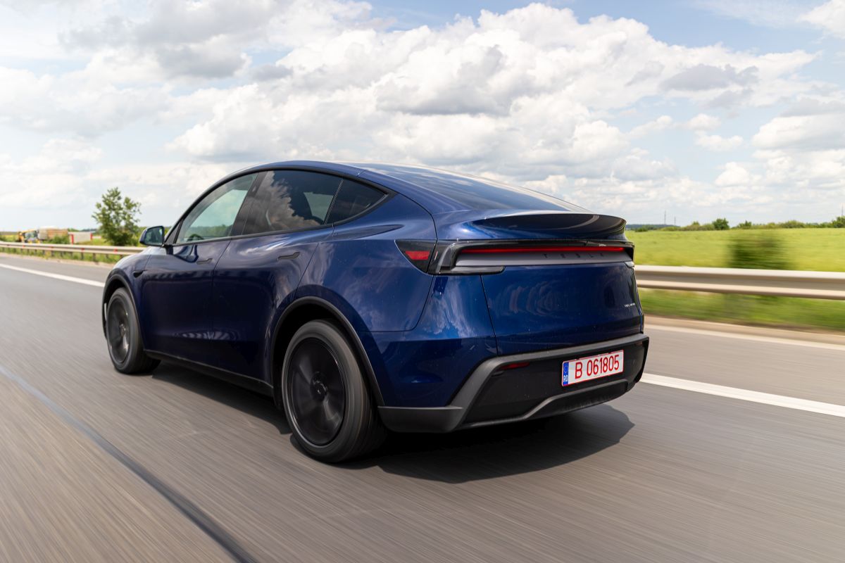 Declinul Tesla în Europa continuă. Câte modele au fost înmatriculate în ...