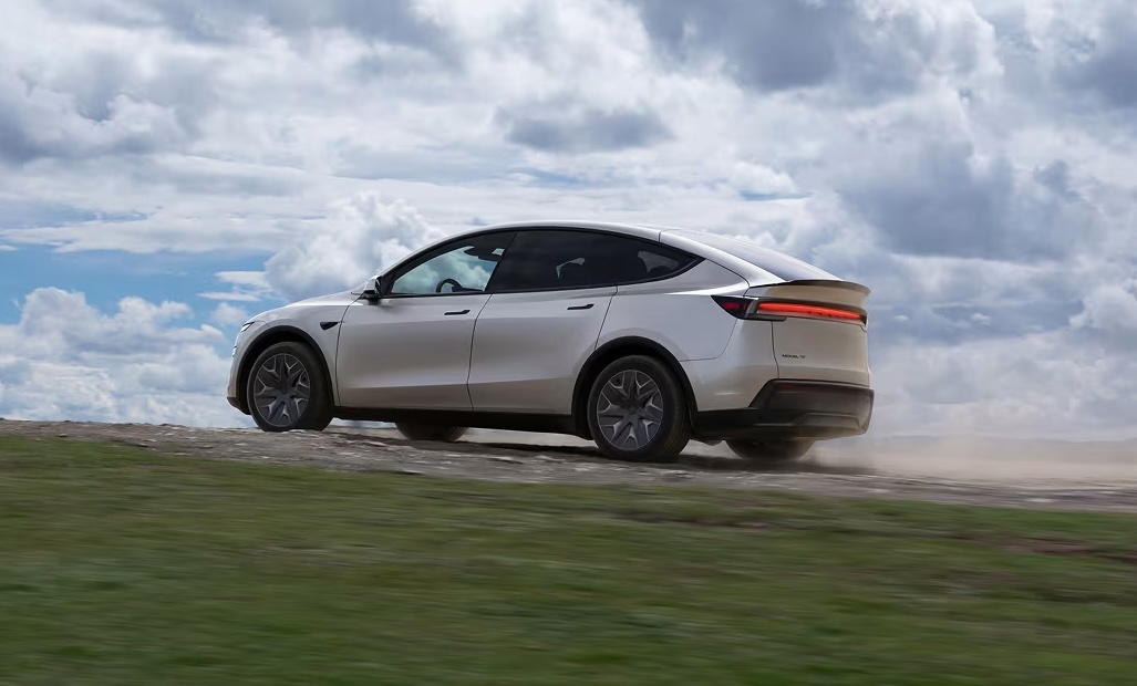 Tesla lansează în China versiunea cu ampatament extins pentru Model Y ...