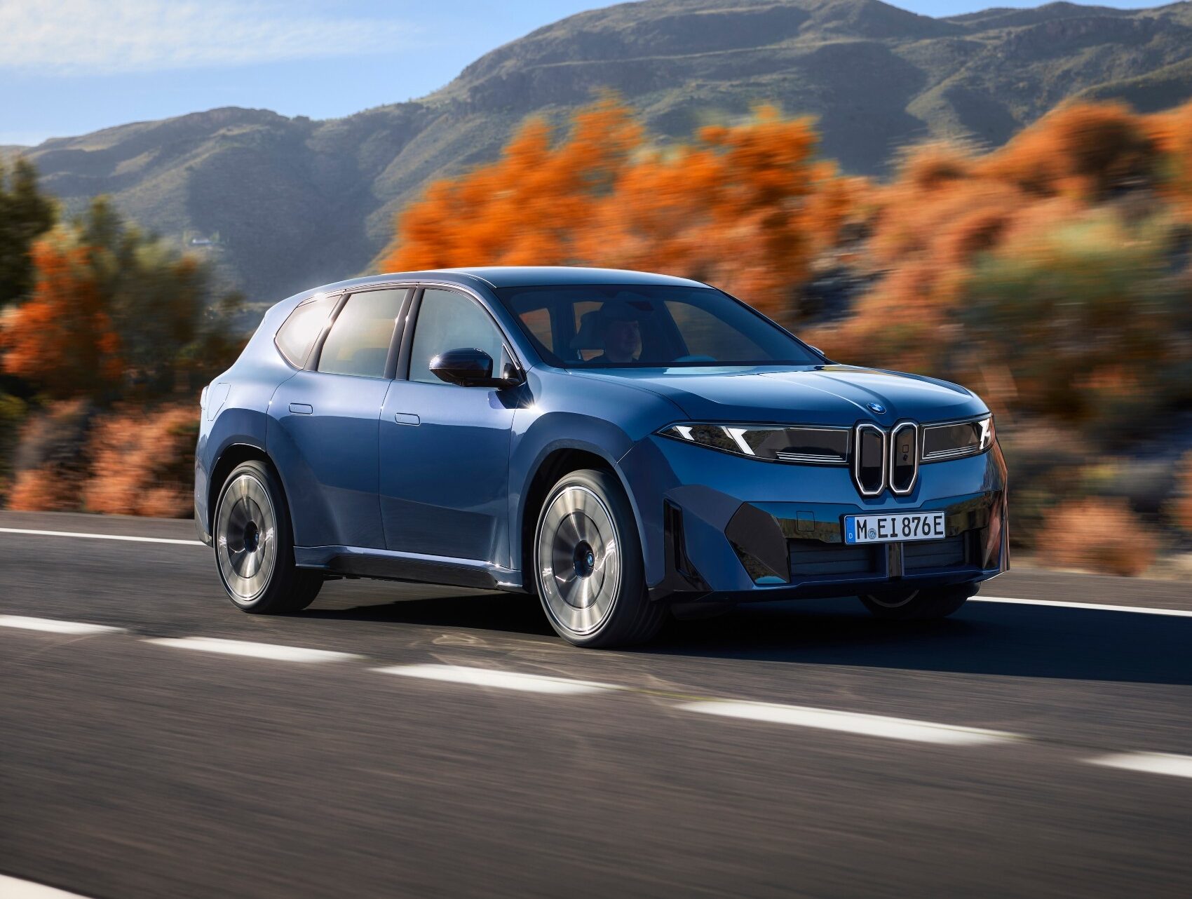 Noul BMW iX3 debutează oficial. O nouă direcție de design și autonomie maximă de până la 800 km