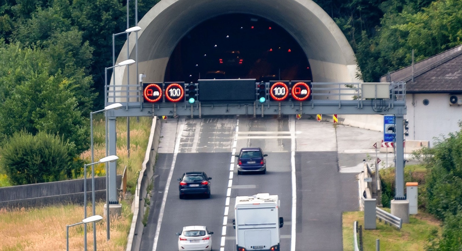 Autostrada Pitești - Sibiu: Cel mai mare tunel de autostradă din România, finalizat cu un an mai ...