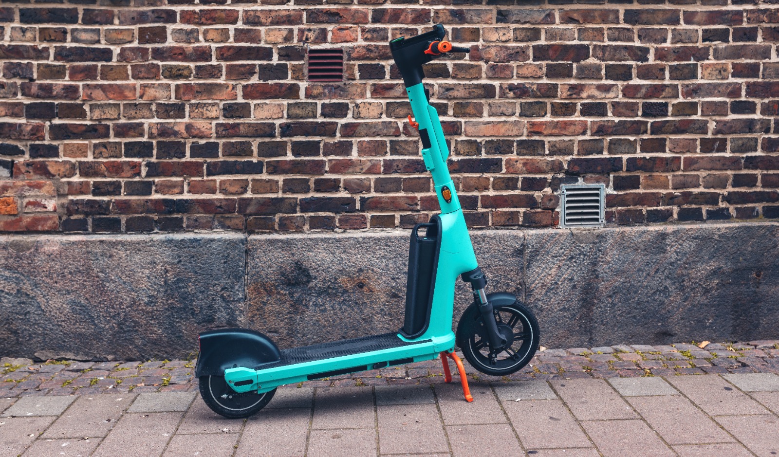 Lege nouă pentru cei care conduc trotinete electrice: Examen scris și ...