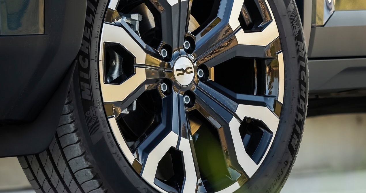 Poze spion cu Dacia C-Neo, în teste de drum. Ar putea fi noua „mașină ...