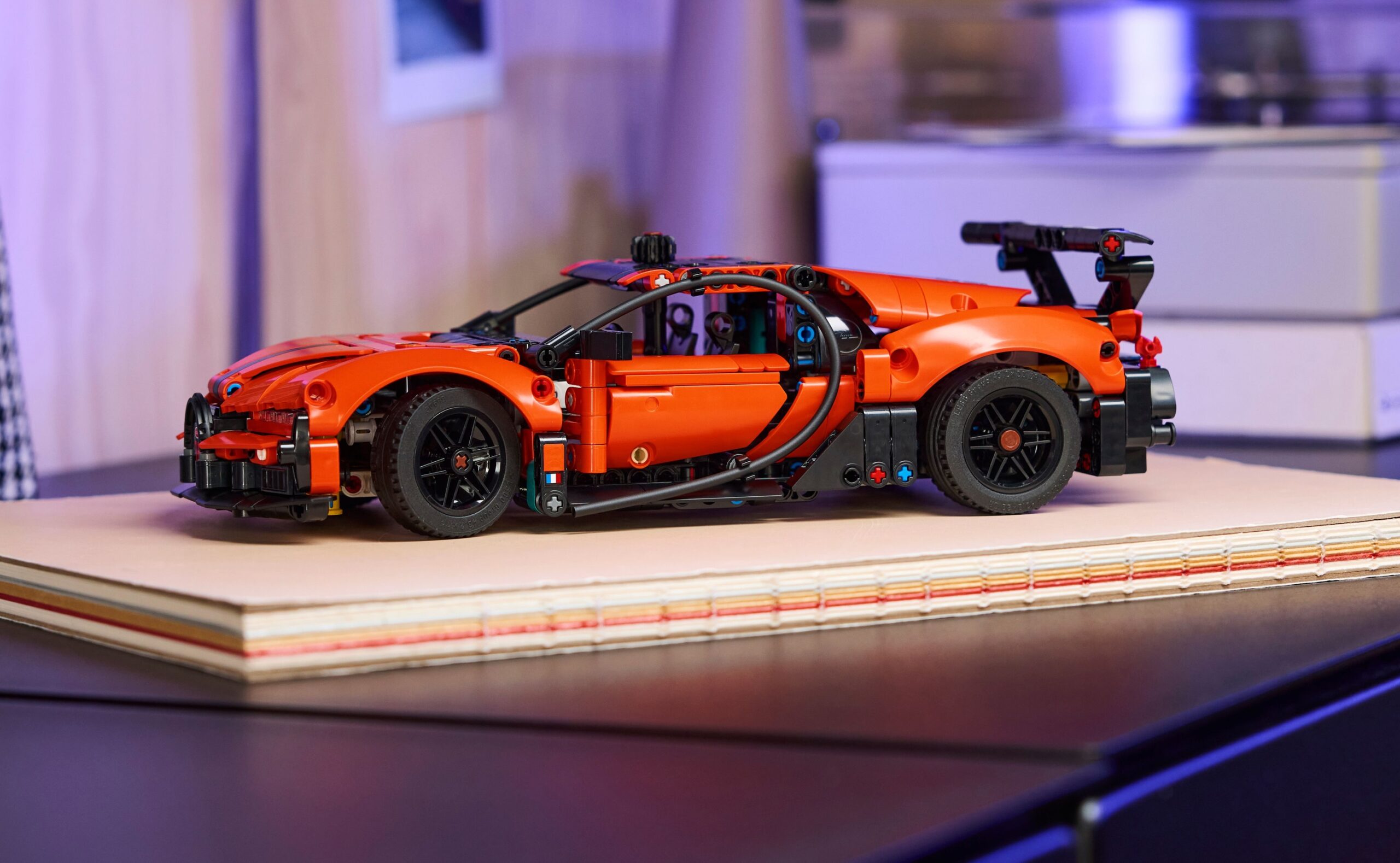 Bugatti și LEGO Group lansează două noi seturi inspirate din universul ...