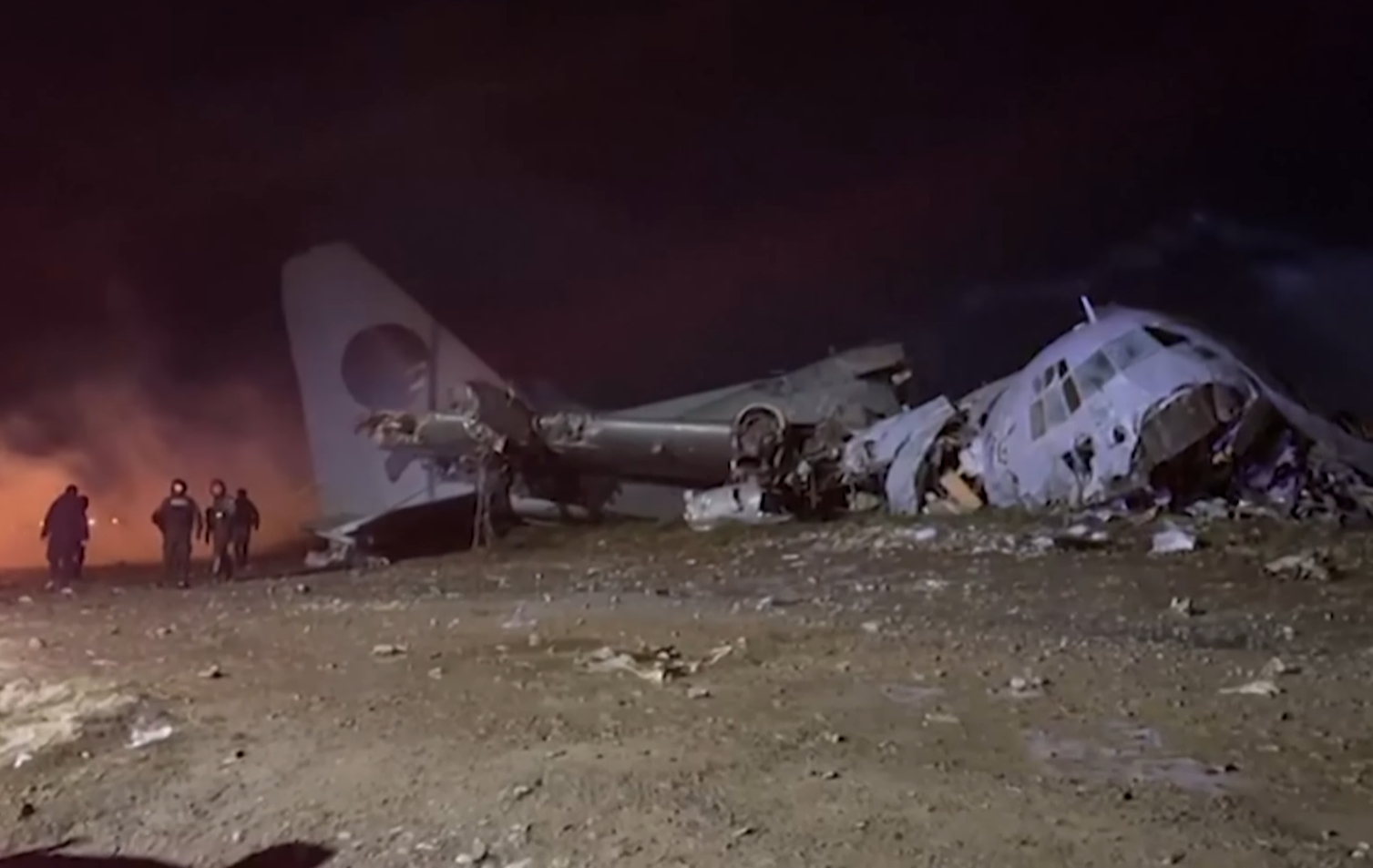 Avion plin cu bani, prăbușit pe o autostradă din Bolivia. Armată și ...