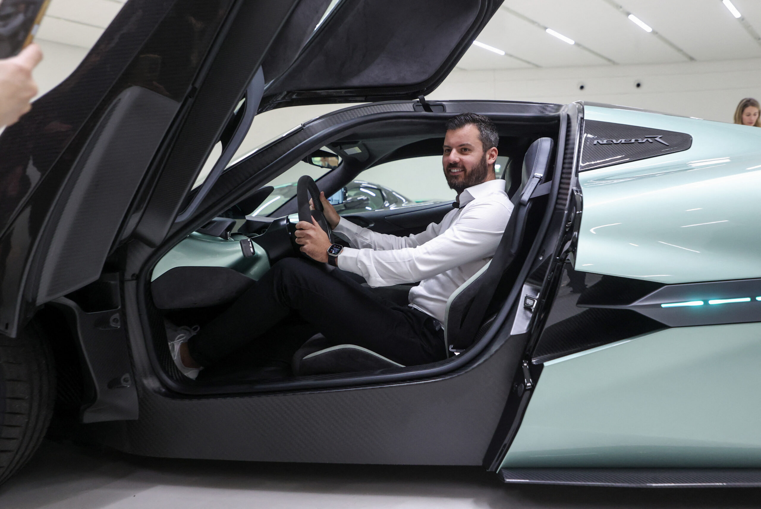 Mașinile Bugatti care nu sunt „regine de garaj”: Mate Rimac a condus ...