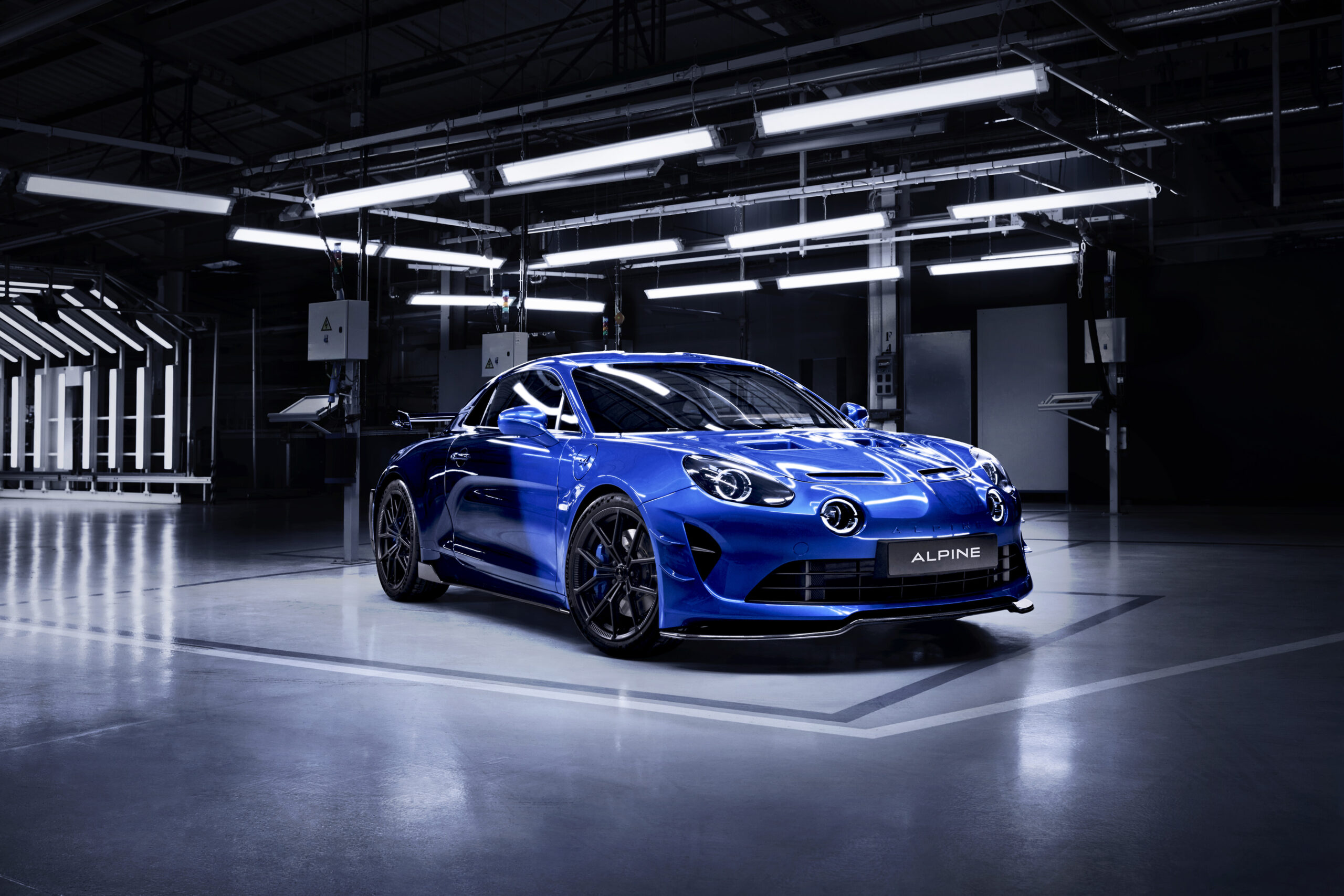 Următoarea generație de Alpine A110 va avea și motor termic, pe lângă ...