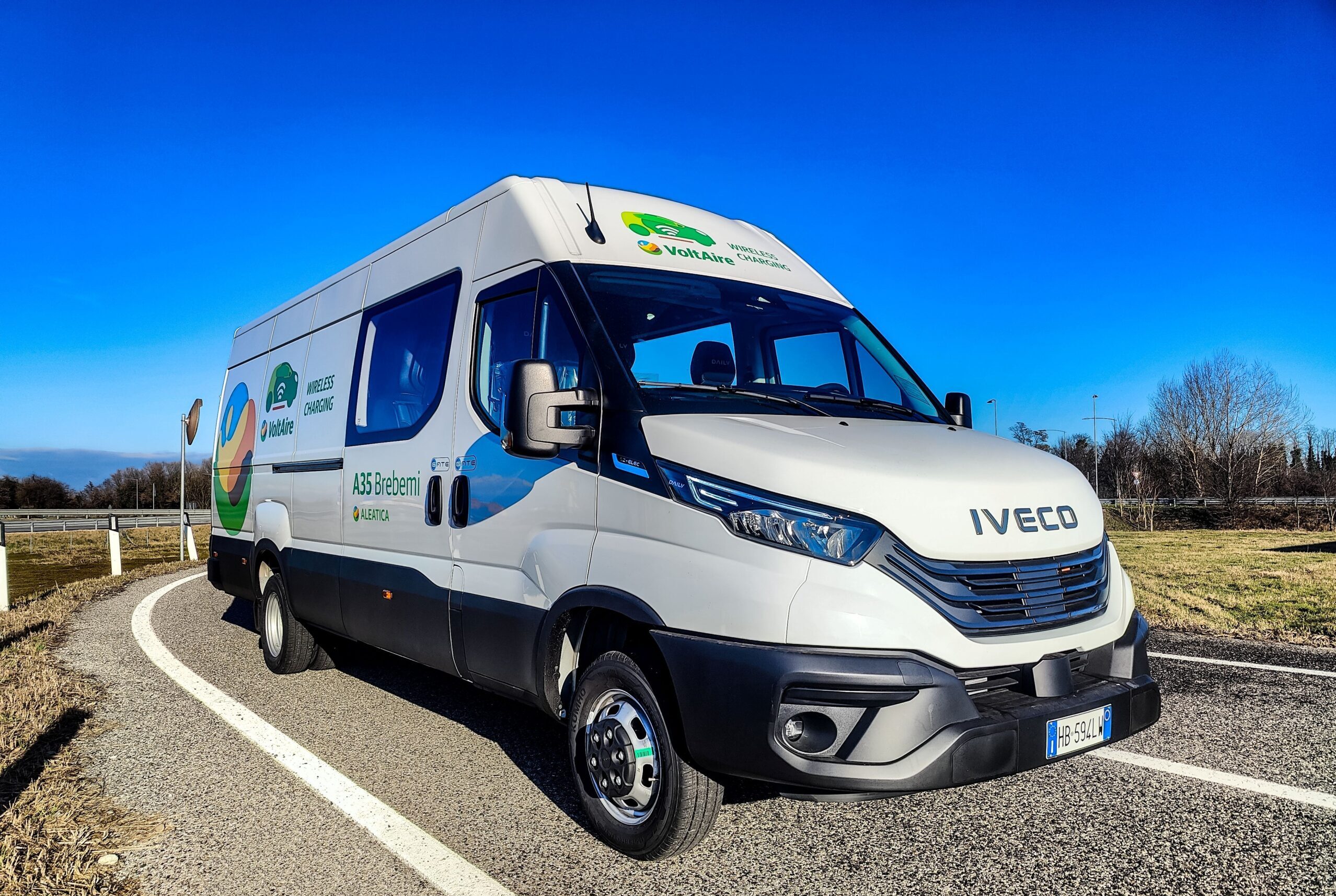 Iveco lansează modelul eDaily cu încărcare wireless. Duba a efectuat ...