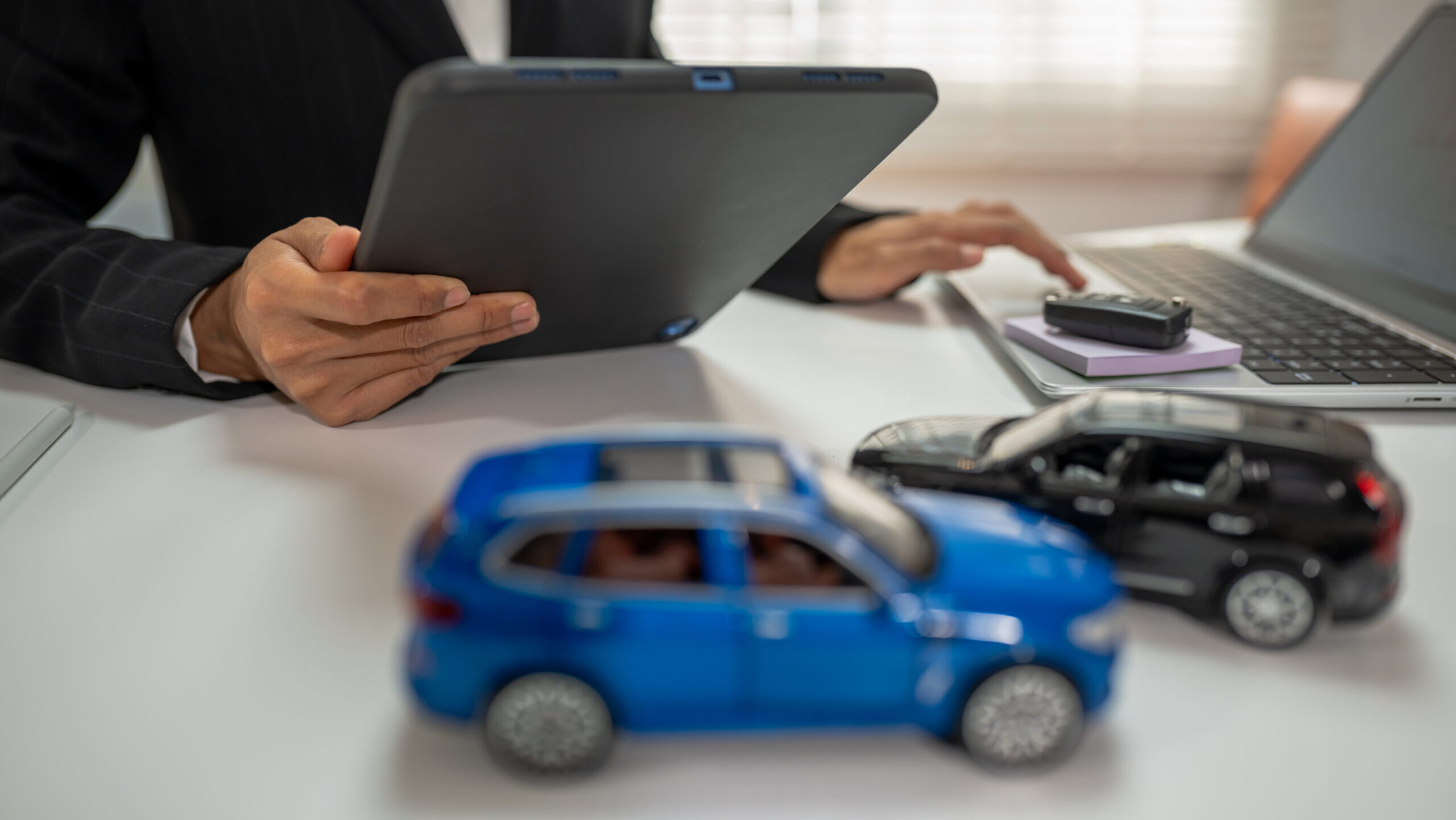 Mașini de pe platforma de licitații a ANAF: Dacia Logan la preț de ...