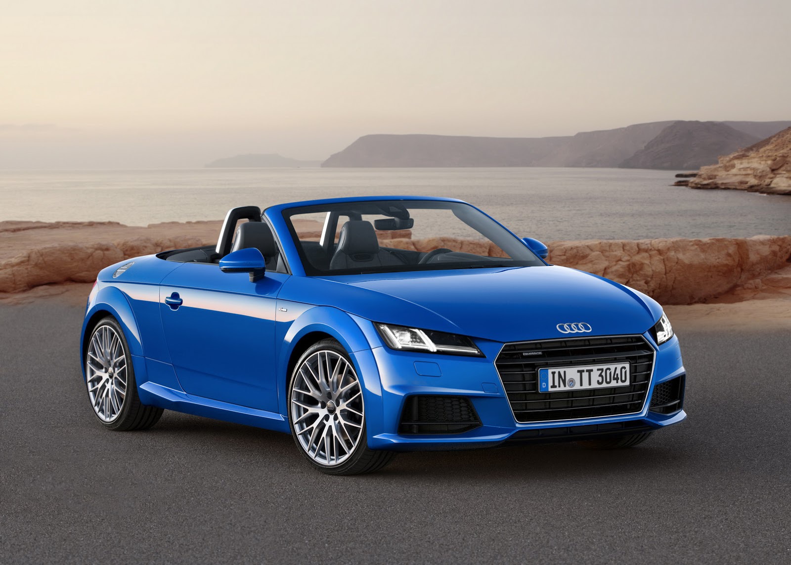 Audi TT cabrio: informaţii şi imagini oficiale cu noul Audi TT decapotabil