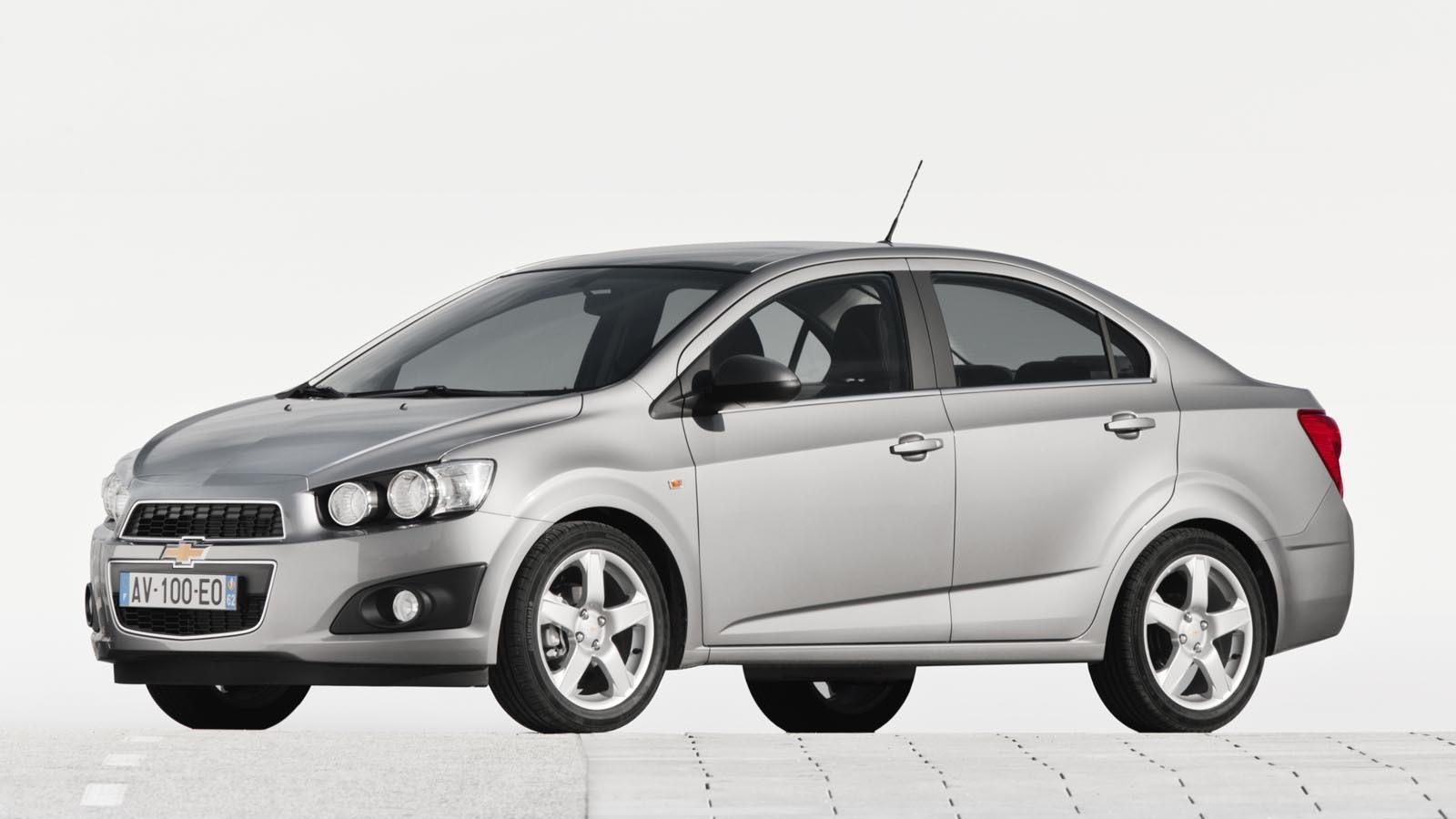 SPECIAL: Maşini accesibile - noile familiste de criză