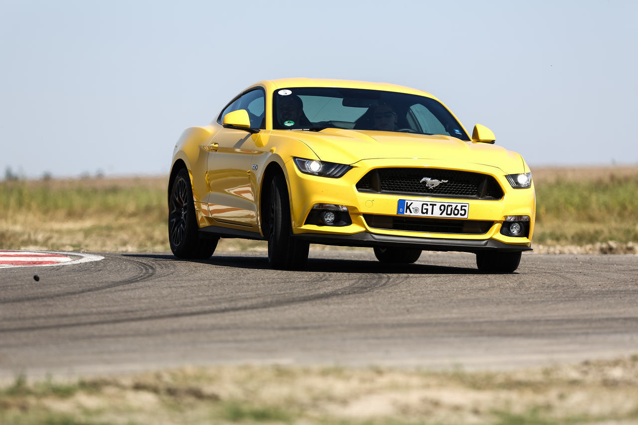 TEST: cu noul Ford Mustang pe circuit în România. 'MURICA