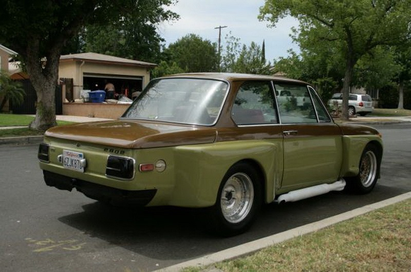Legendarul BMW 2002, acum şi în varianta cu tuning american. FOTO