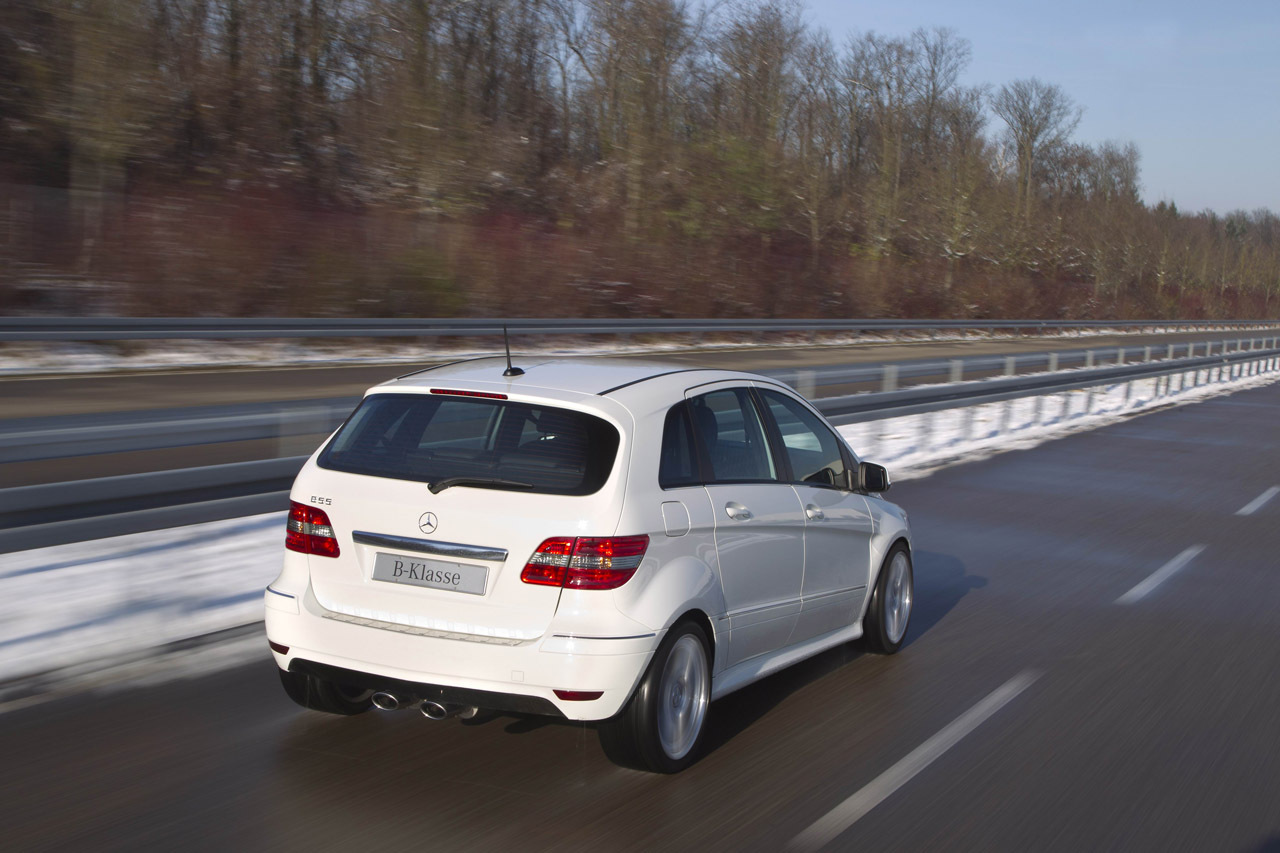 Creaţie a studenţilor: Mercedes B-Class cu motor V8