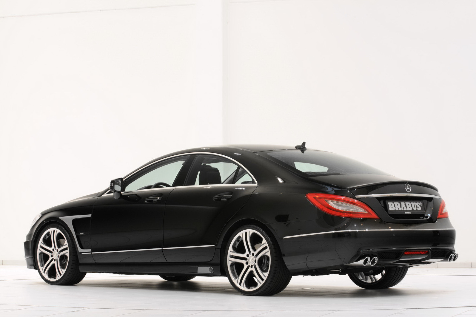 Programul Brabus pentru Mercedes CLS în premieră la Geneva 2011