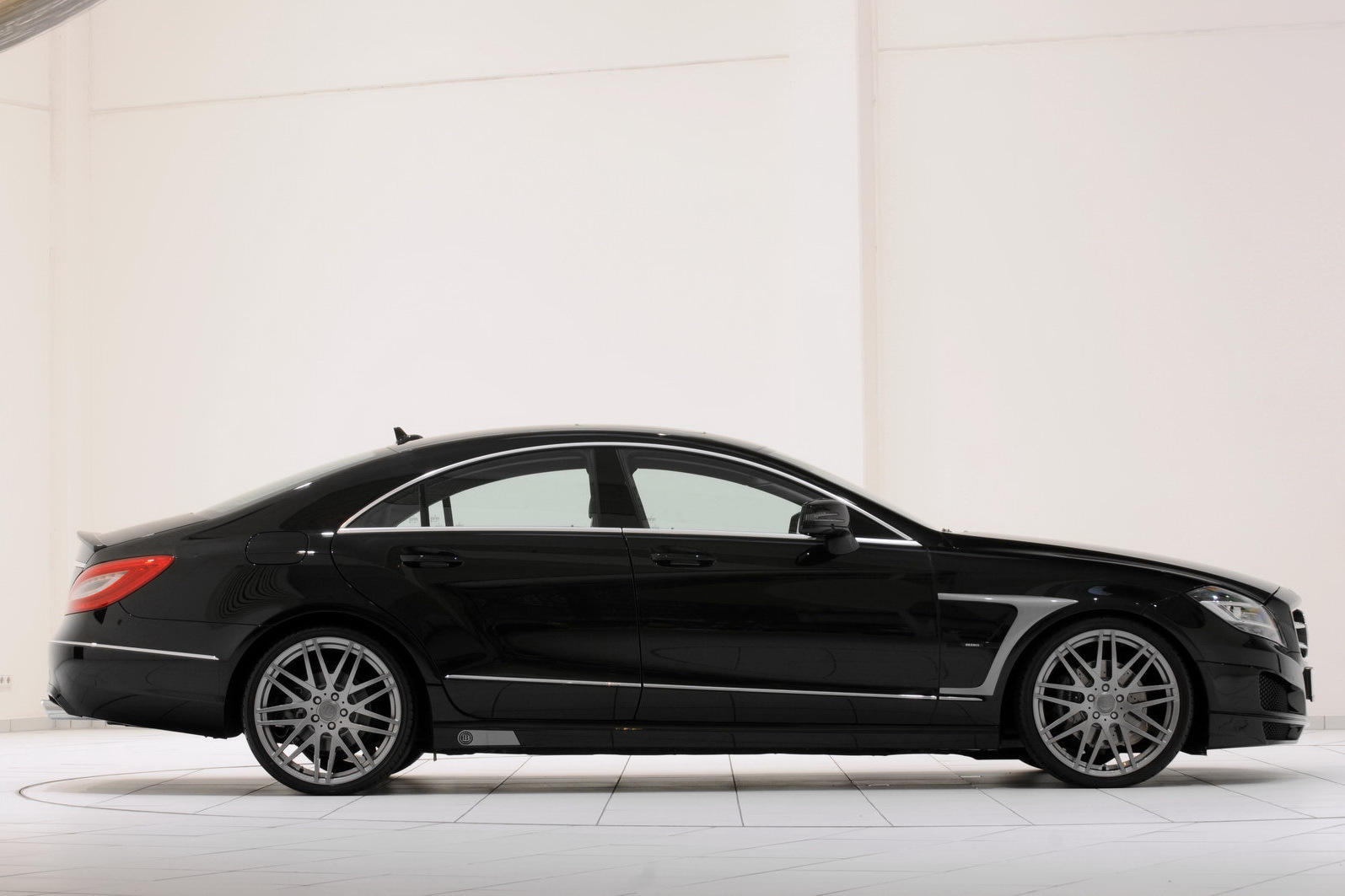 Programul Brabus pentru Mercedes CLS în premieră la Geneva 2011